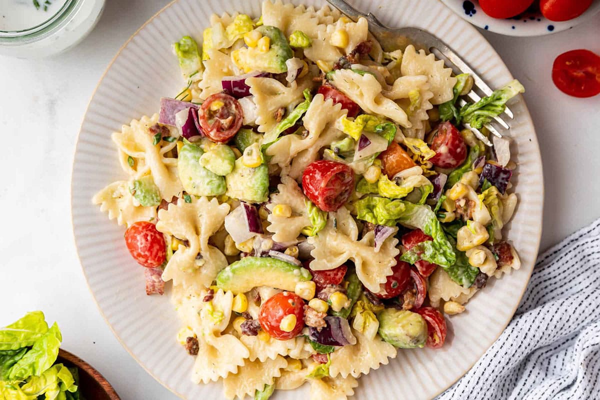 20 balanced lunch salads that feel light but truly satisfying
