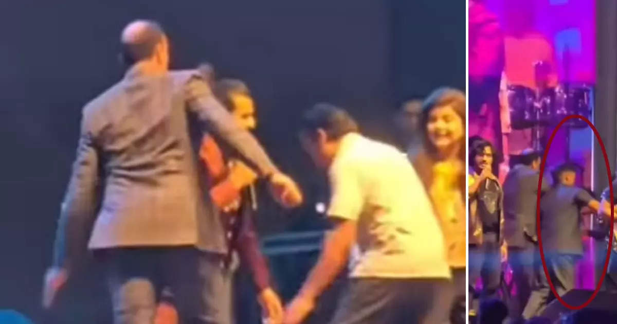 Sonu Nigam sings while dodging crazy fan during concert; 'Pura stage ... Sonu Nigam sings while dodging crazy fan during concert; 'Pura stage ...