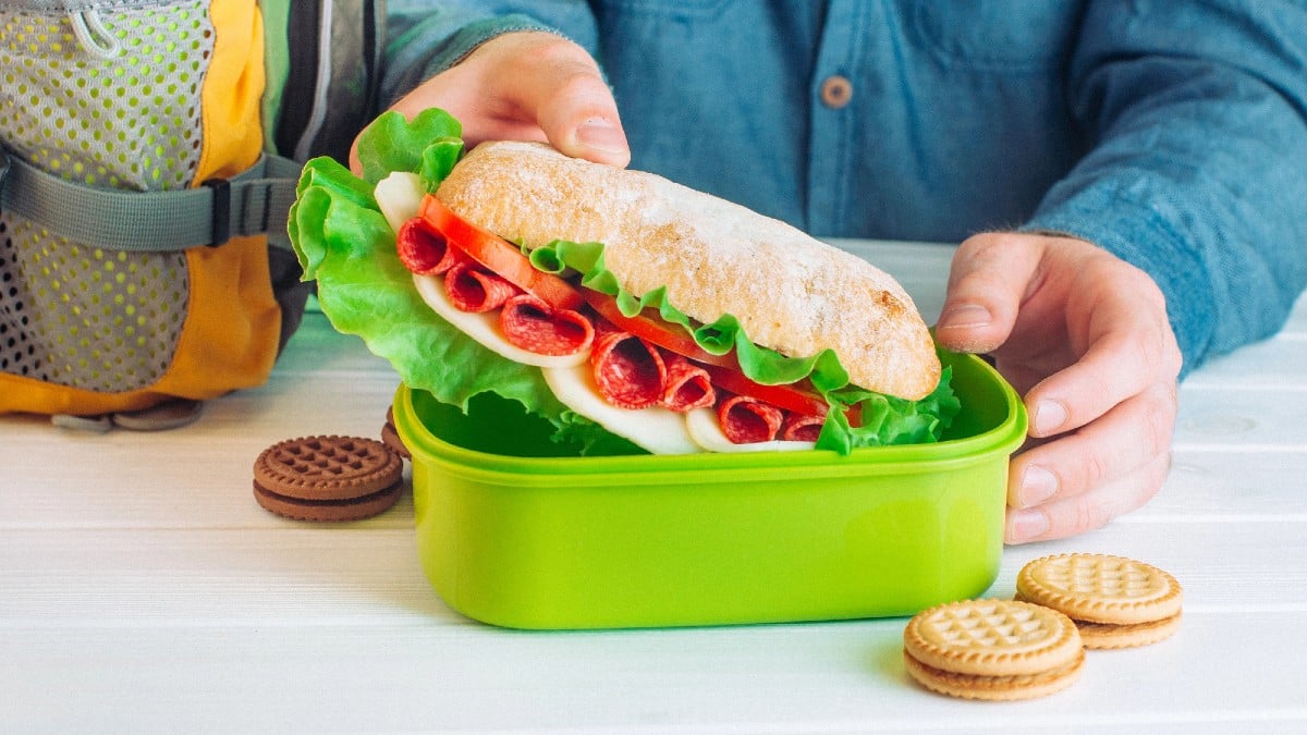 Lunch Habits That Can Expose Co-Worker's Habits