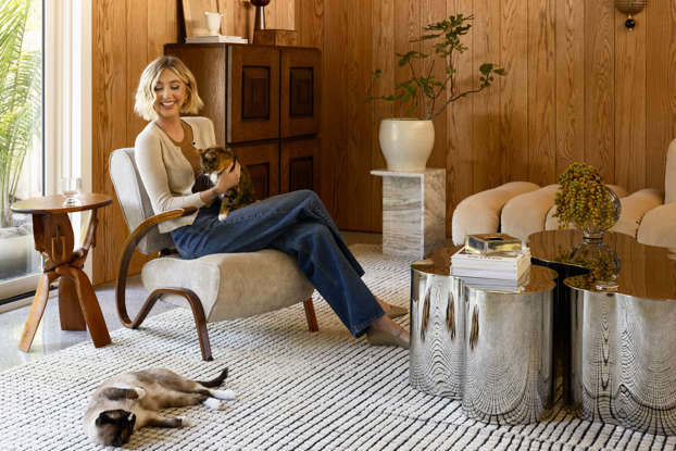 Inside SNL Star Heidi Gardner’s Midcentury Home, a Disco Fantasy Come True Inside SNL Star Heidi Gardner’s Midcentury Home, a Disco Fantasy Come True