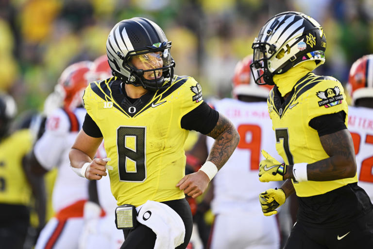 Oregon's Evan Stewart Has 4-Word Message After Season-Ending Injury