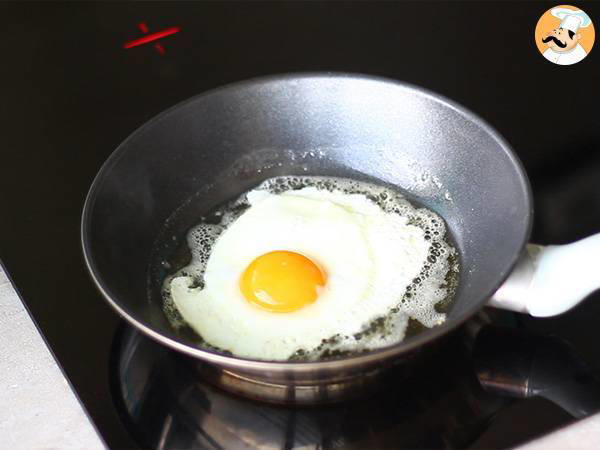 Egg club sandwich