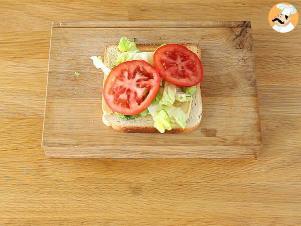 Egg club sandwich