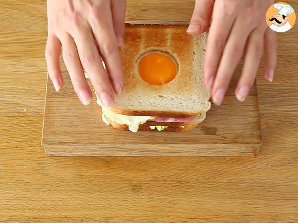Egg club sandwich