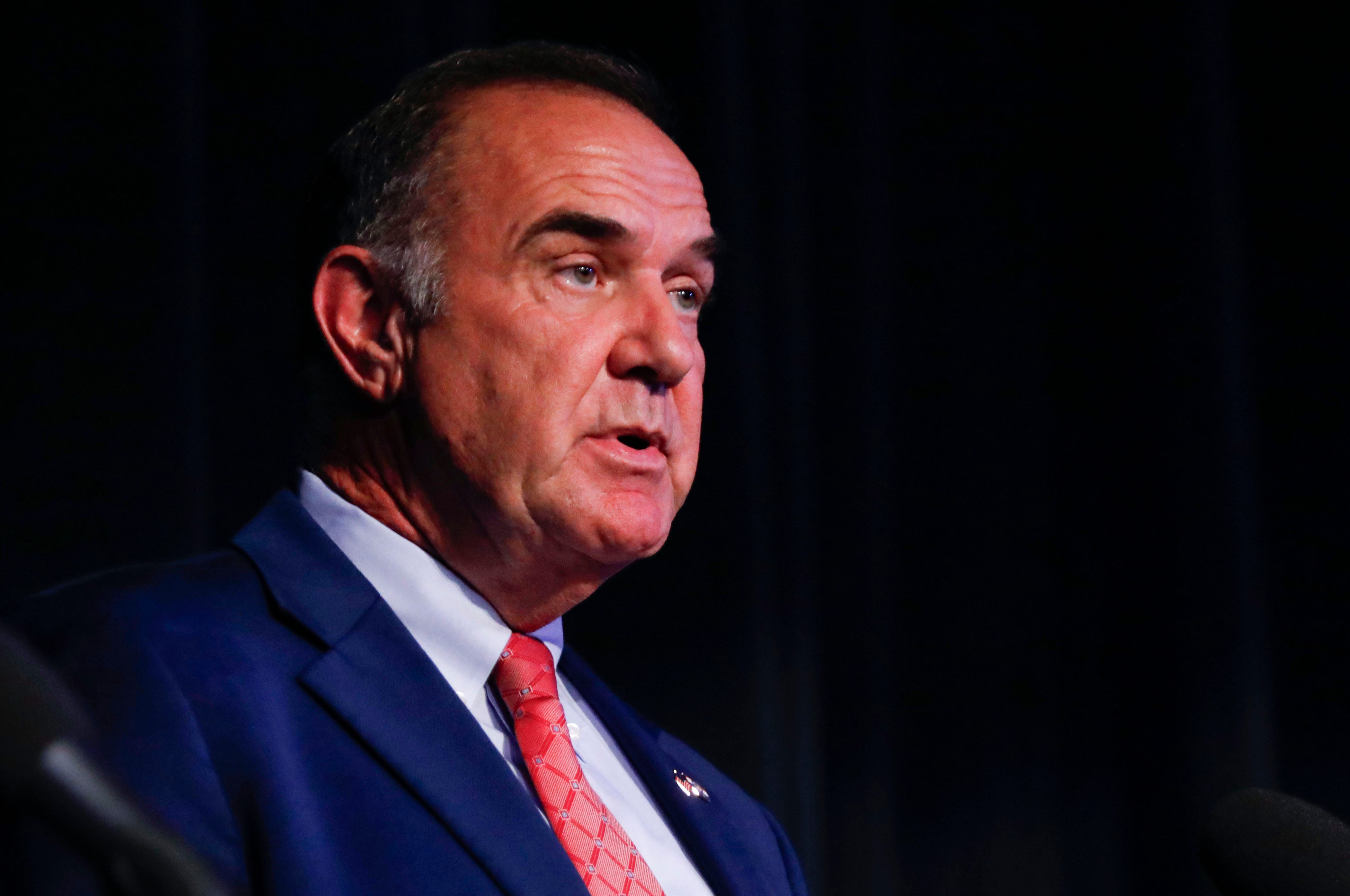 Kehoe touts plan to redraw Congressional map in Missouri, gets Trump praise