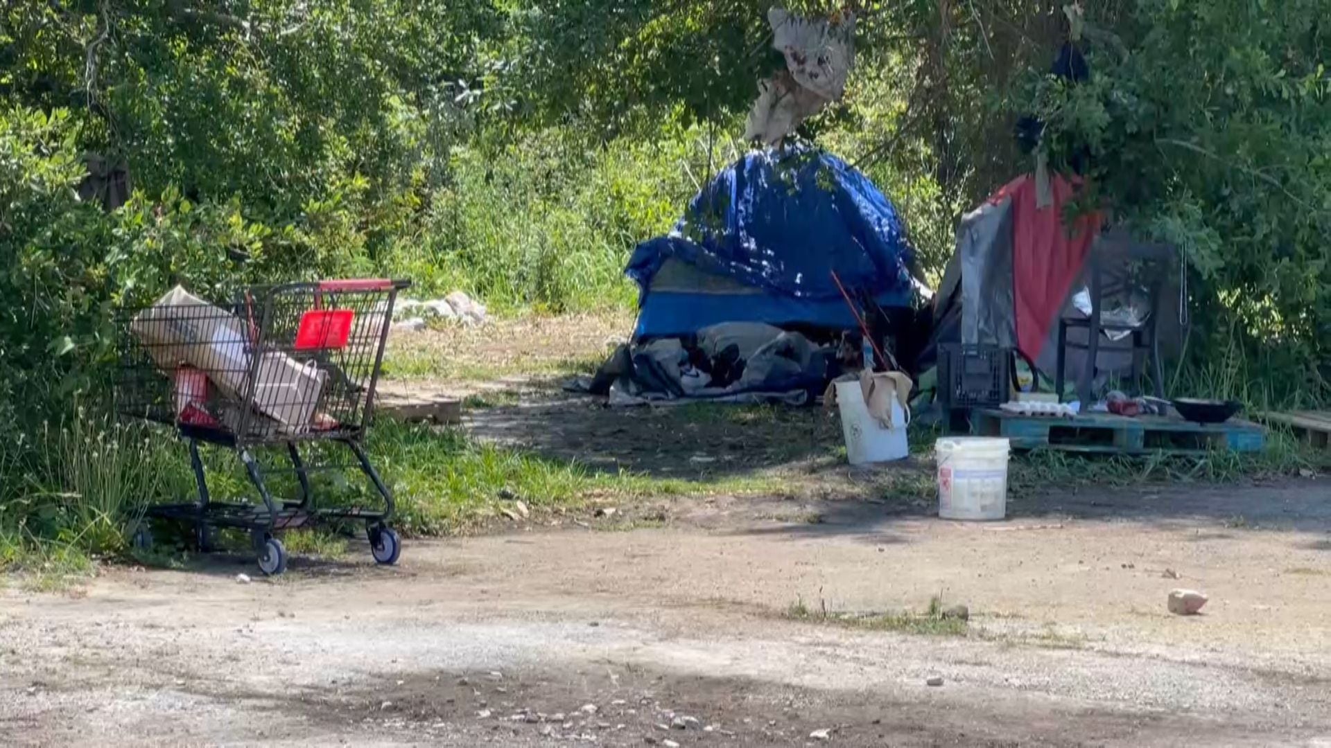 Mercy Cross neighbors meet with Biloxi mayor over homeless concerns ...