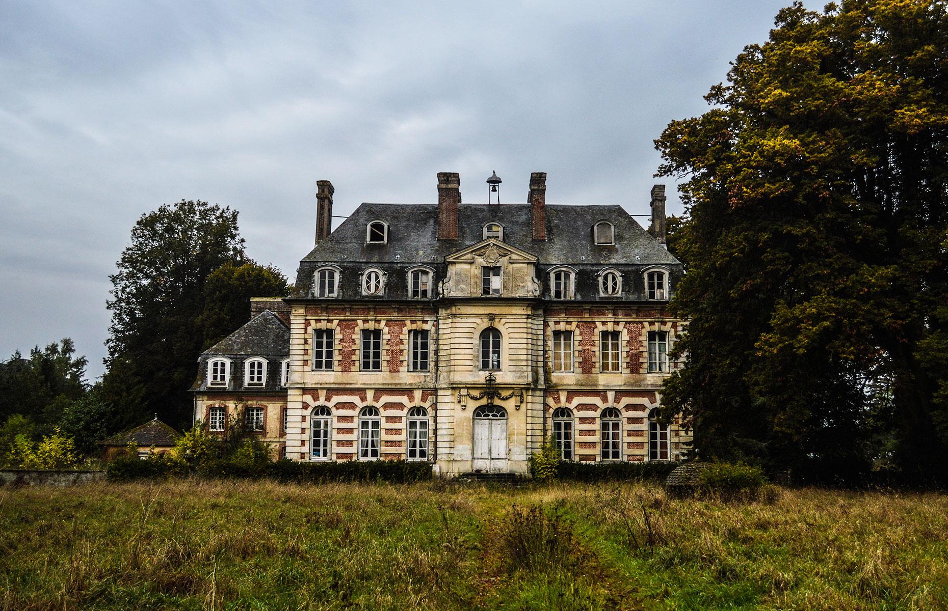 Inside 10 of the world's priciest abandoned mansions