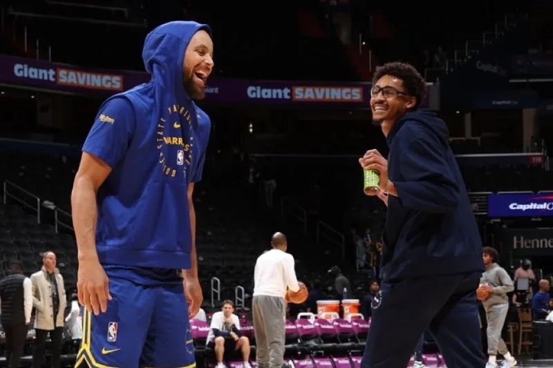 Stephen Curry reage após reencontro com Jordan Poole Stephen Curry reage após reencontro com Jordan Poole