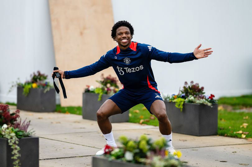 Manchester United plan for Tyrell Malacia comeback plus Leny Yoro update Manchester United plan for Tyrell Malacia comeback plus Leny Yoro update