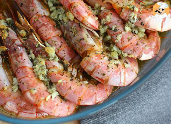 Roasted prawns with garlic and herbs