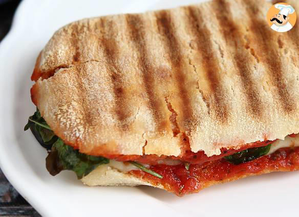 Panini de chorizo y emmental