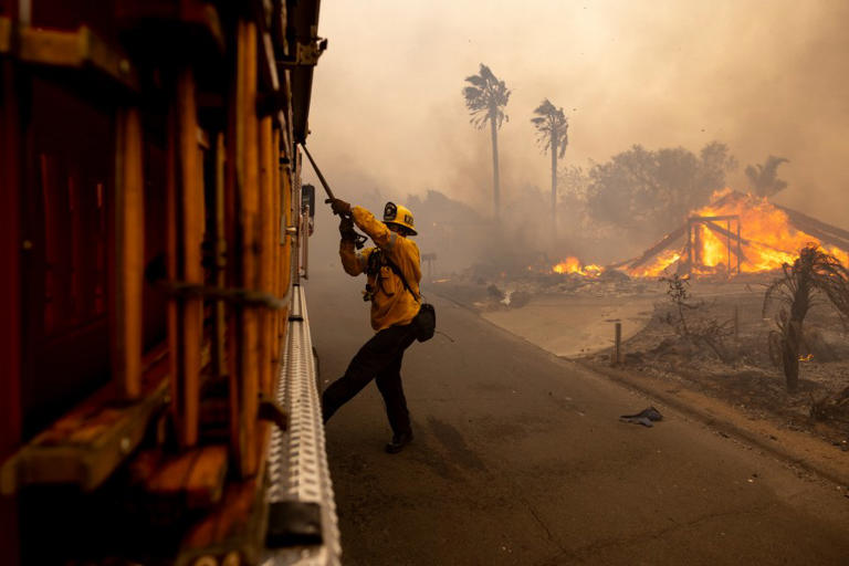 Mountain Fire explodes to 14,000 acres; countless homes destroyed