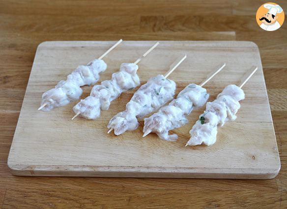 Espeto de frango marinado no molho iogurte