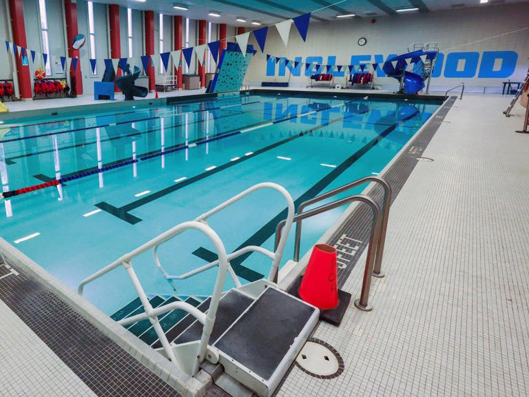 Calgary councillors make last-minute push to keep Inglewood pool open