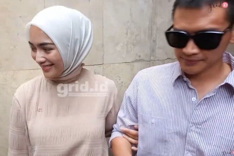 Rezky Aditya dan Wenny Ariani Sepakat Lakukan Tes DNA Buntut Kasus ... Rezky Aditya dan Wenny Ariani Sepakat Lakukan Tes DNA Buntut Kasus ...