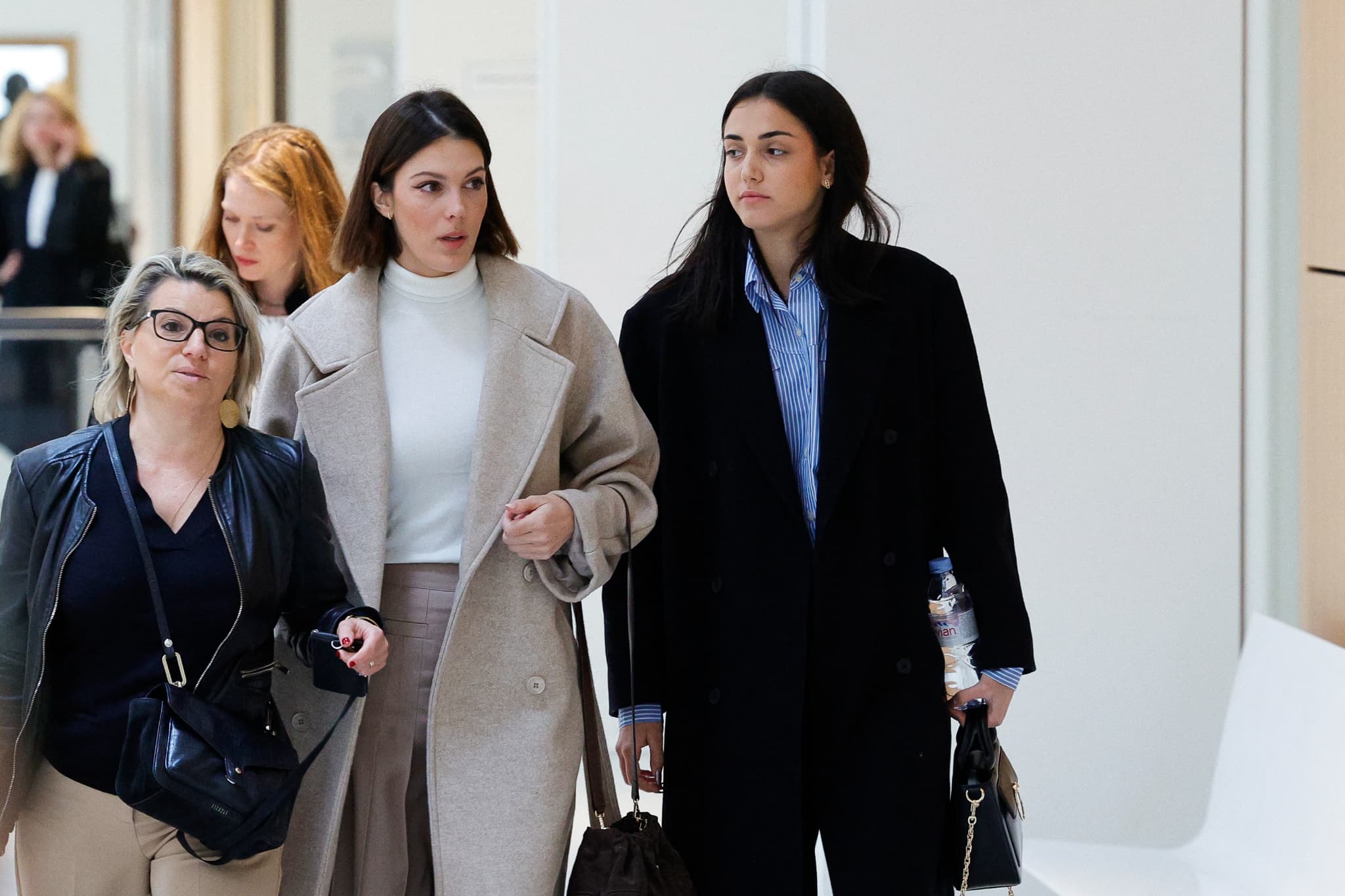 "Il est temps que cela cesse": pourquoi Iris Mittenaere porte plainte ...