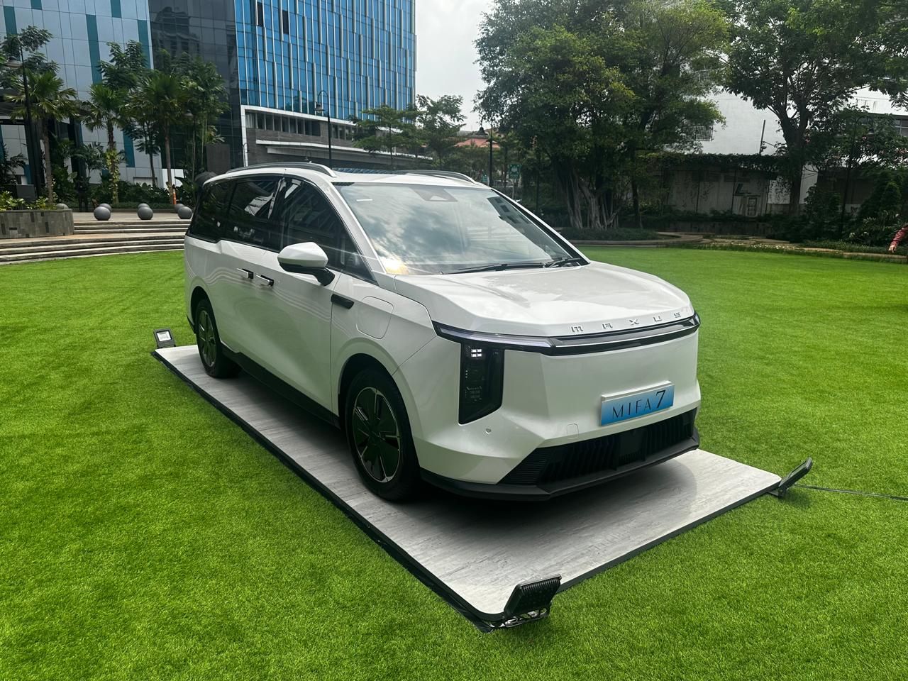 Spesifikasi Mobil Listrik Maxus Mifa 7, Siap Senggol Serena dan Voxy