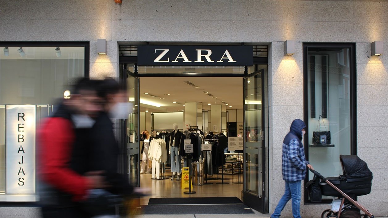Seda premium y diseño eterno: así es la nueva joya de Zara ZW Collection