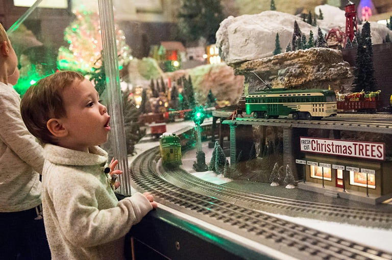 Fun Christmas & Santa trains in Kansas City (holiday trains)