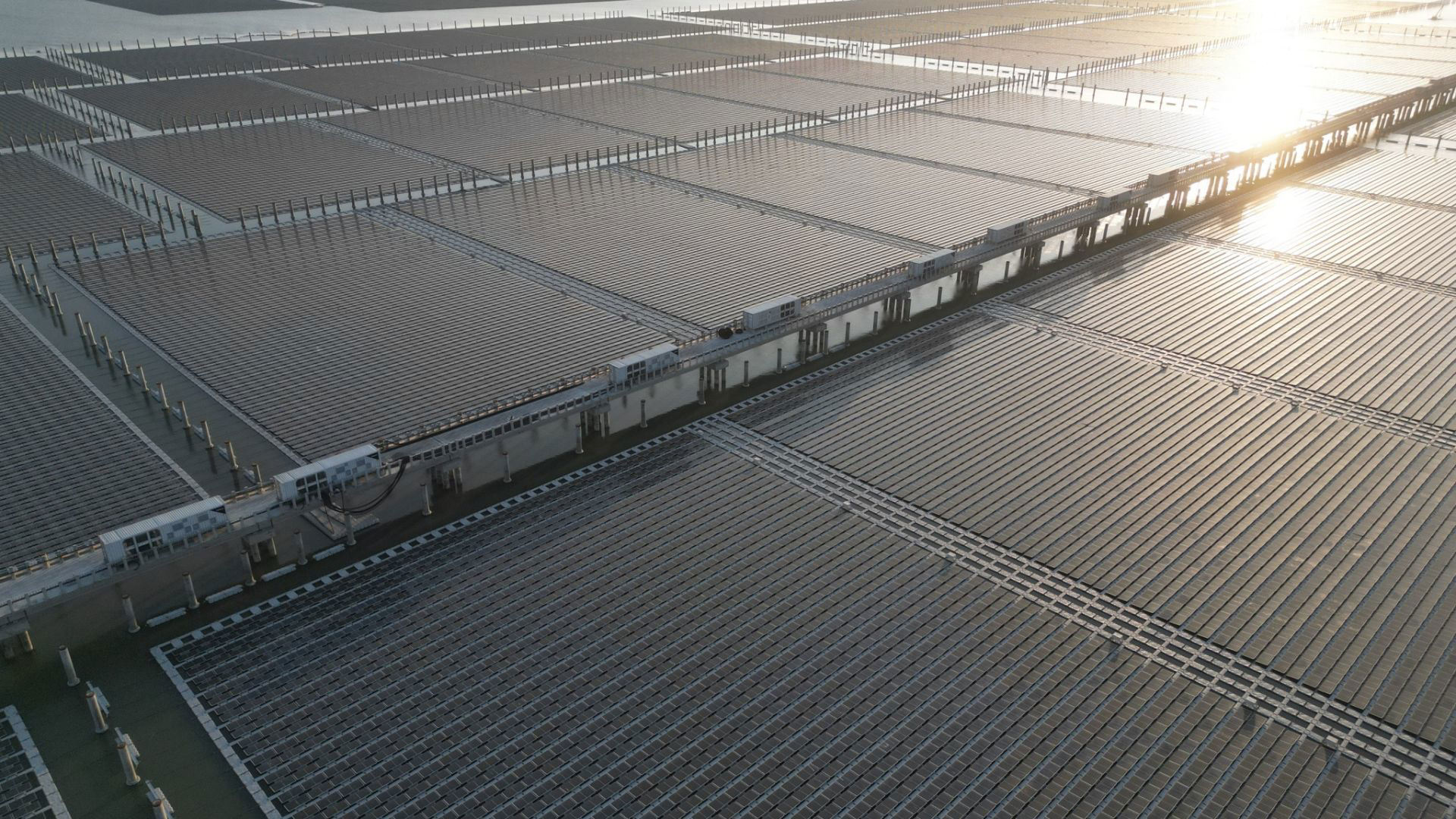 Taiwan debuts world’s largest offshore solar plant to power 74,000 ... Taiwan debuts world’s largest offshore solar plant to power 74,000 ...