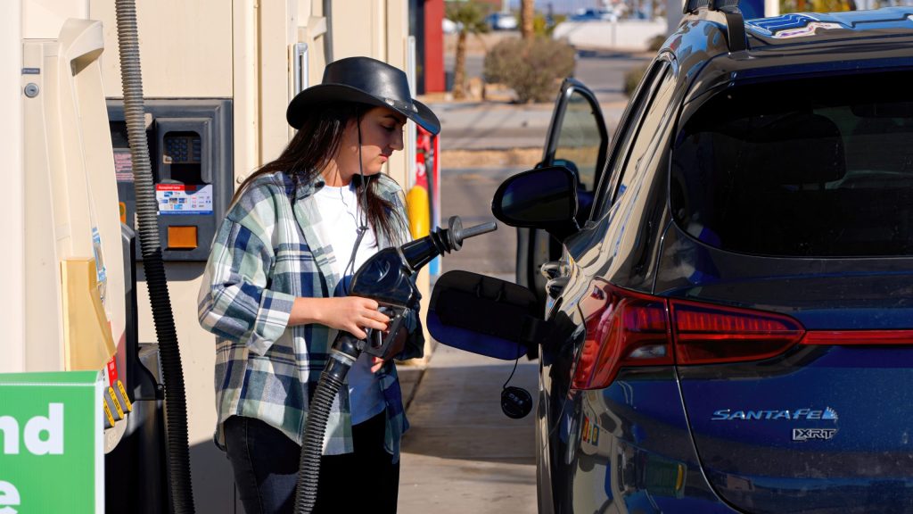LA, OC Gas Prices Dip Slightly