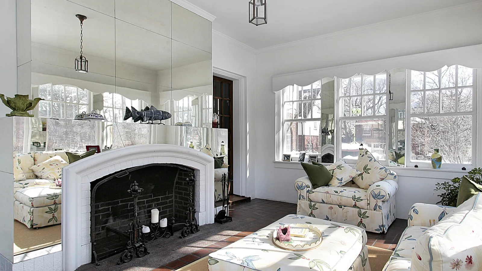 How to Style Floor Mirrors to Add Depth and Style?