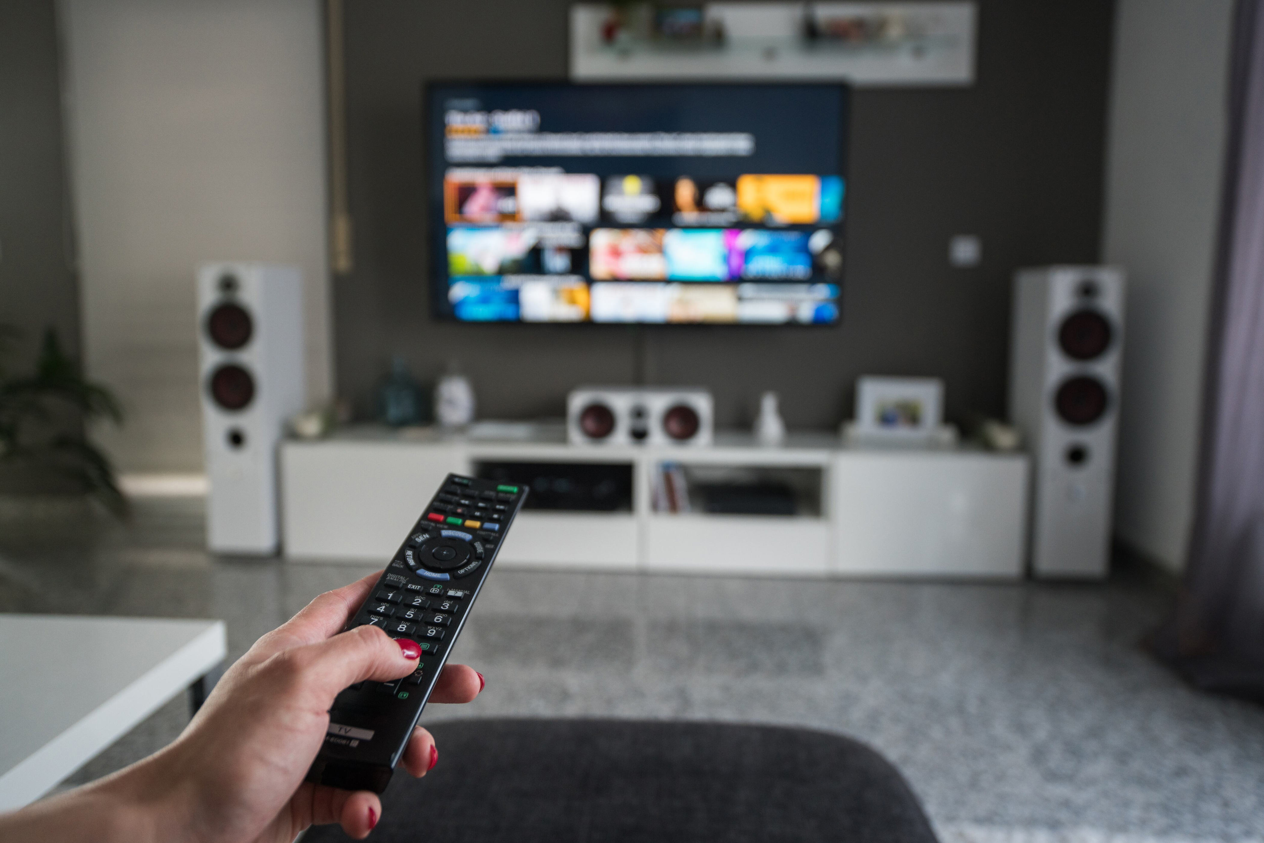 ¿A qué distancia debe instalar su televisor? Esta es la medida exacta ...