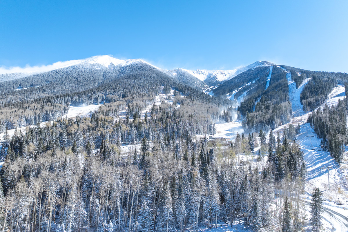After 18″ of Fresh Snow, Arizona Snowbowl To Stay Open Late