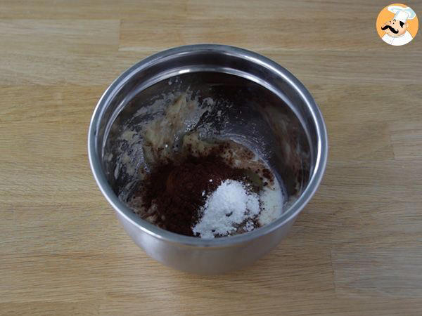 Banana and cocoa bowl cake - video recipe!