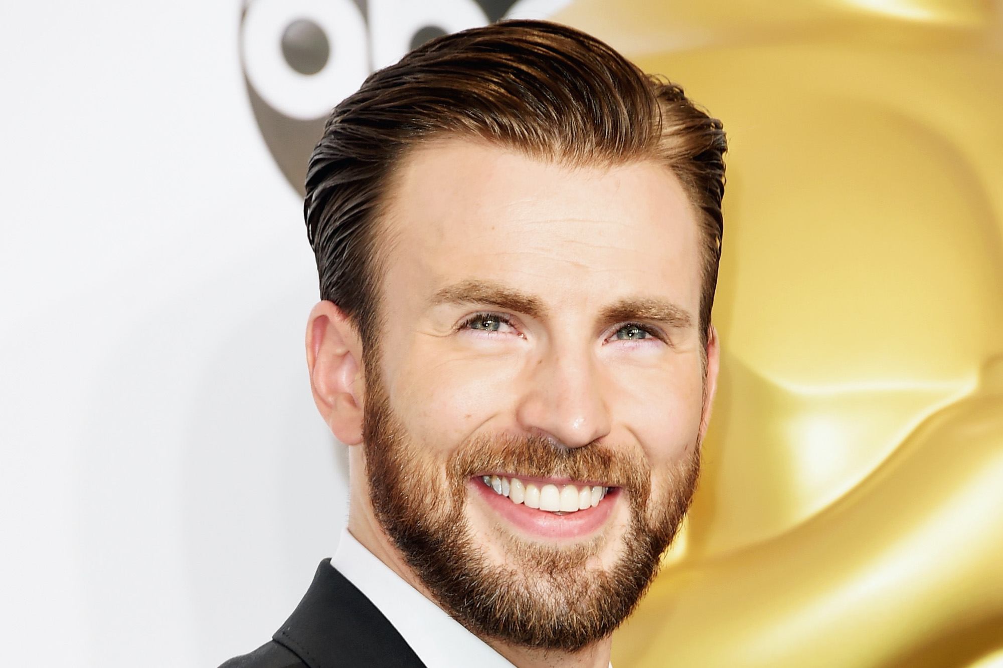 Chris Evans' Unrecognizable New Look Has People Talking