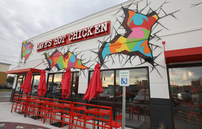 Dave's Hot Chicken opens in Henrietta. What to know before you go