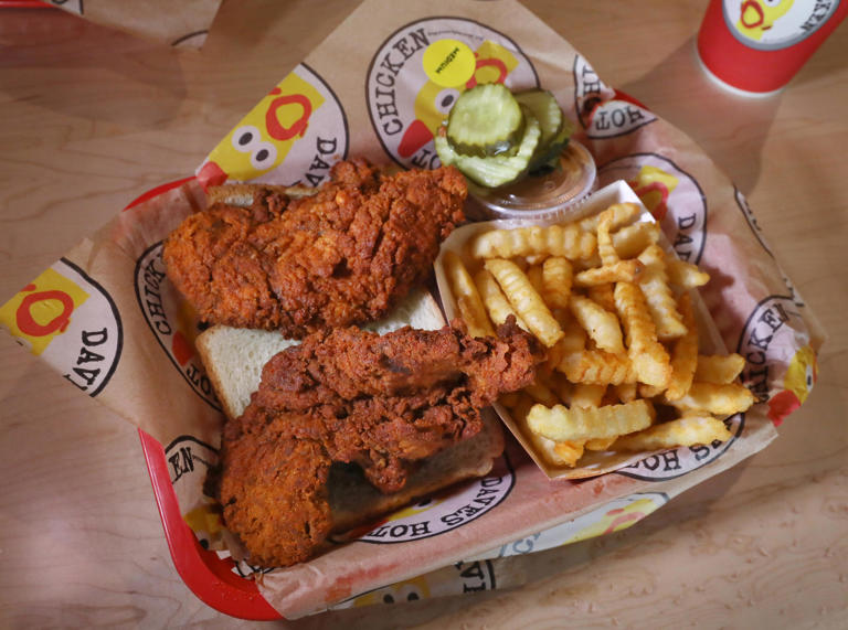Dave's Hot Chicken opens in Henrietta. What to know before you go