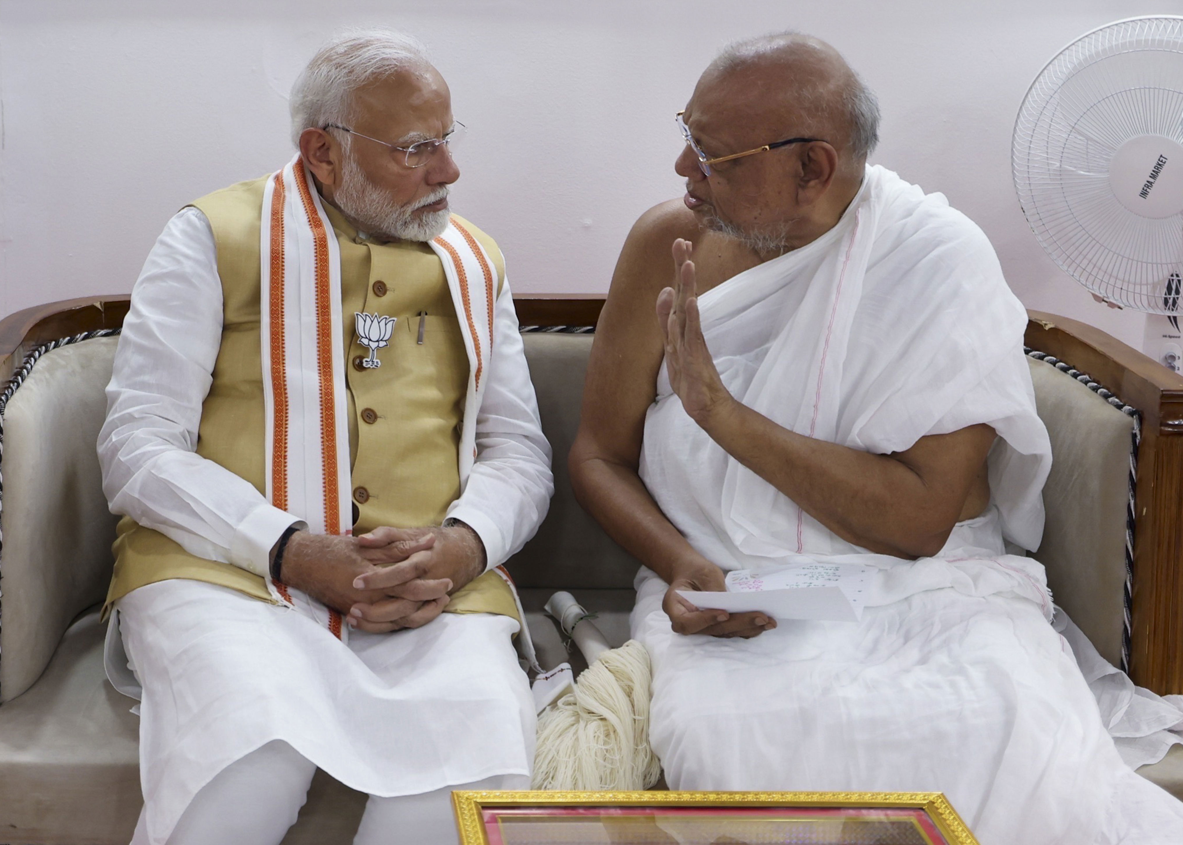 Ek hai toh safe hai, says PM Modi, slams Congress Ek hai toh safe hai, says PM Modi, slams Congress