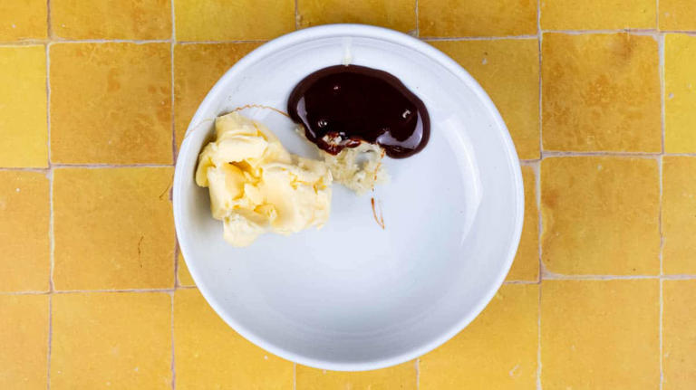 Easy Cheesy Marmite Garlic Bread