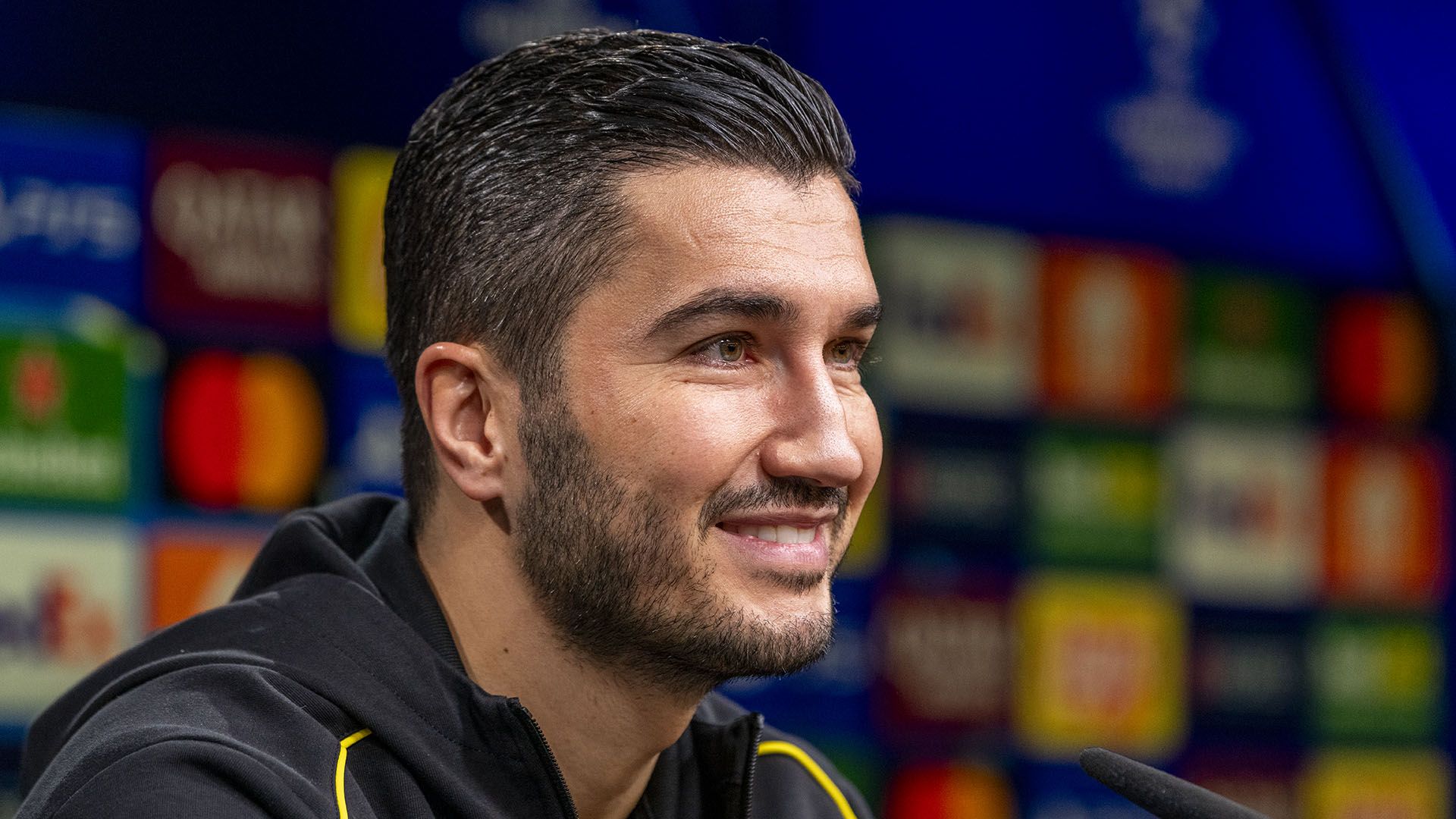 Auch Borussia Dortmund zeigt Interesse an dem Star von PSG. Fotos