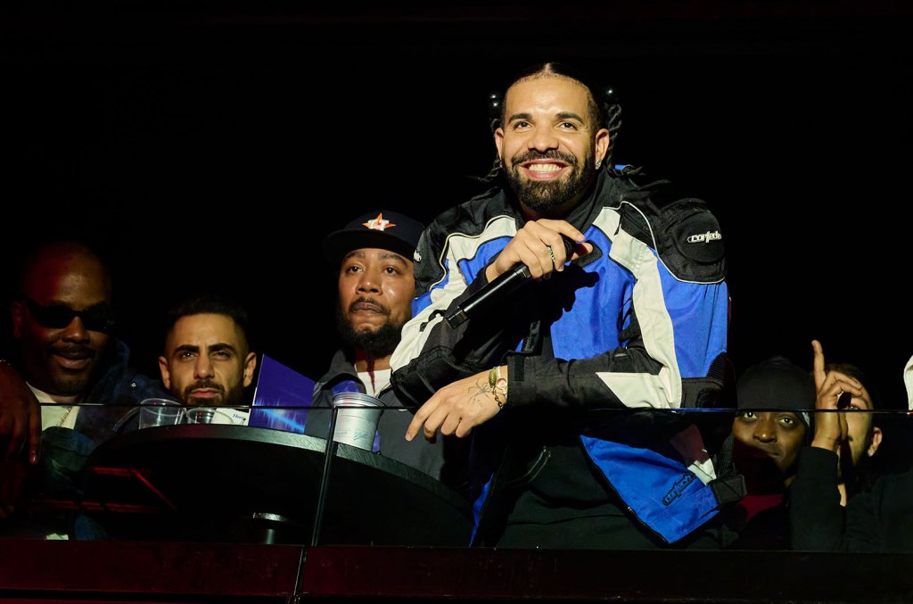 Drake Makes Surprise Appearance at Latto's Show to Perform ...