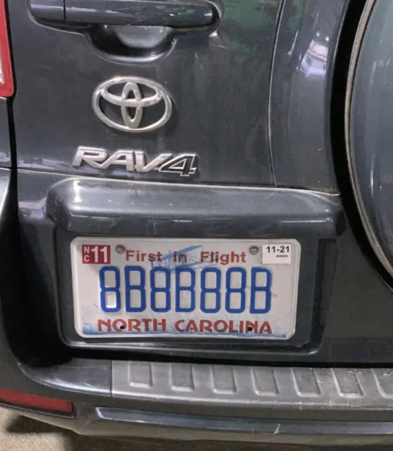 45 Hilarious Personalized License Plates People Found Out In The Wild