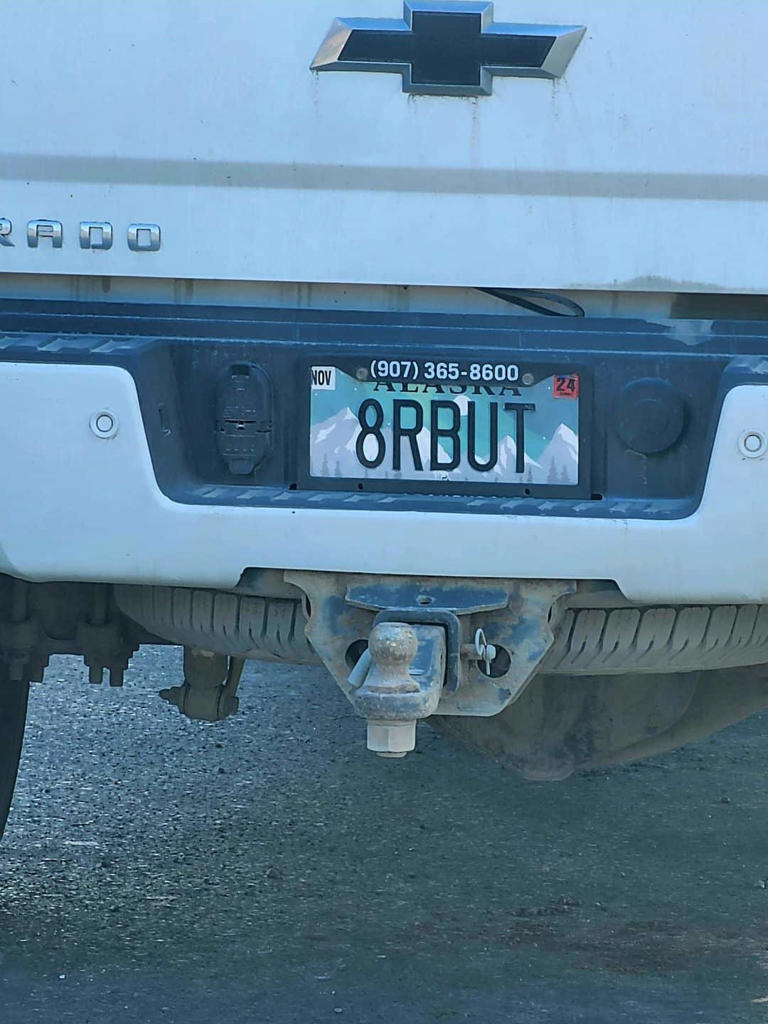 45 Hilarious Personalized License Plates People Found Out In The Wild