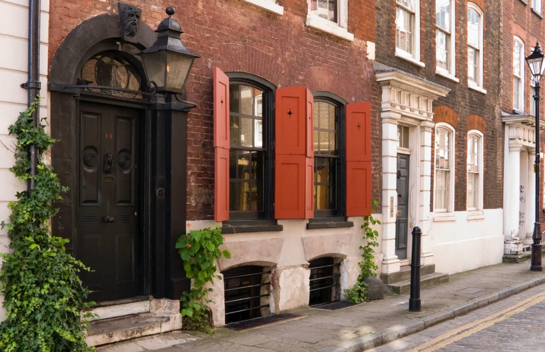 Step inside a secret house that transports you to the 18th century
