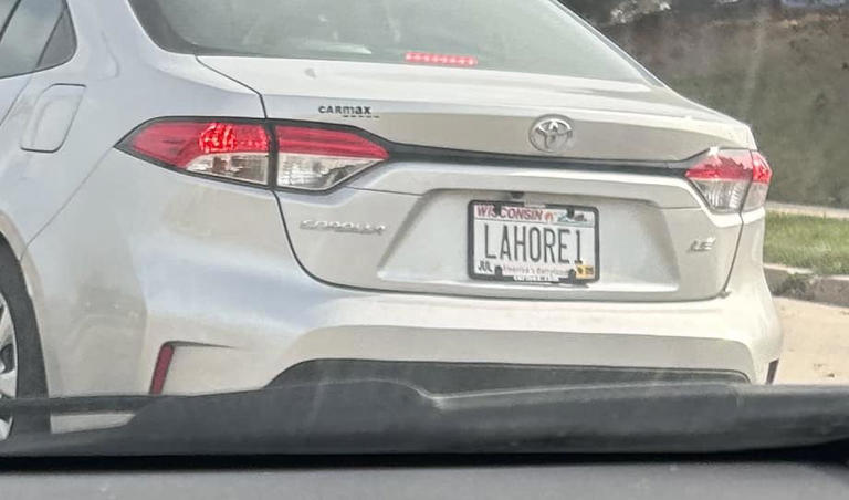 45 Hilarious Personalized License Plates People Found Out In The Wild