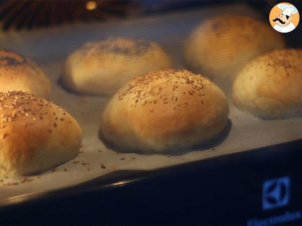 Homemade burger buns (buns)