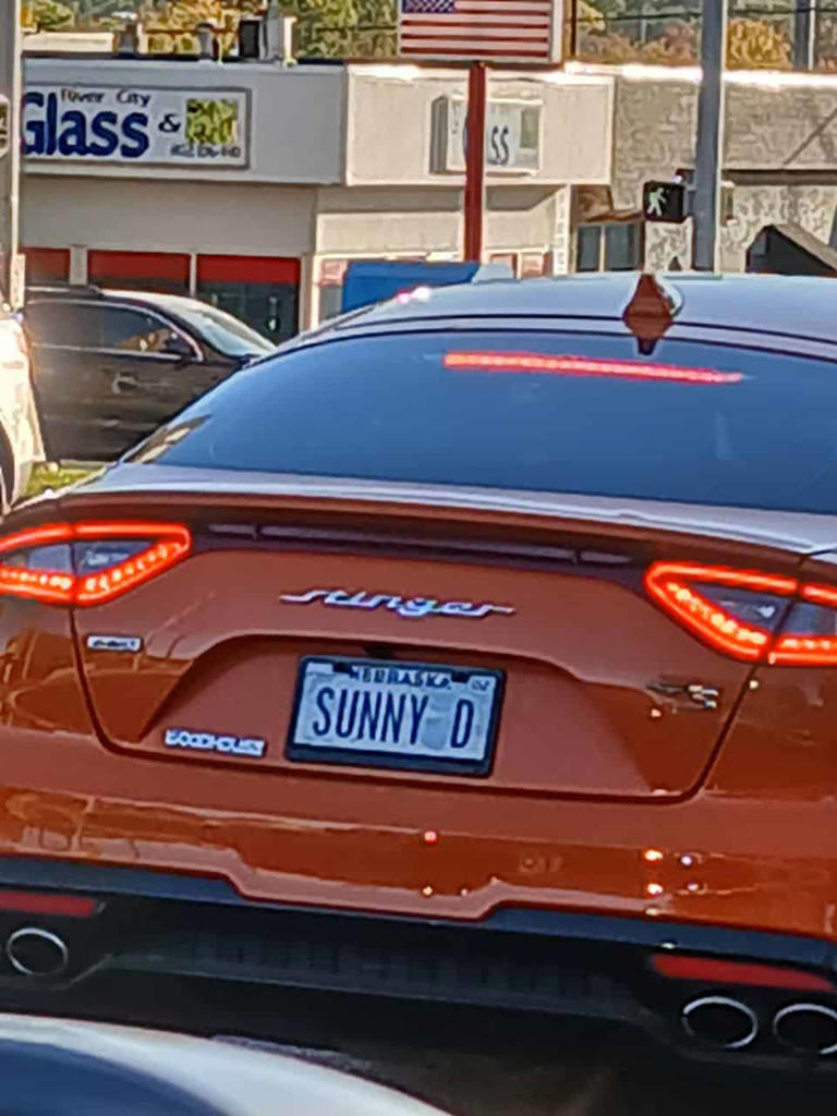 45 Hilarious Personalized License Plates People Found Out In The Wild