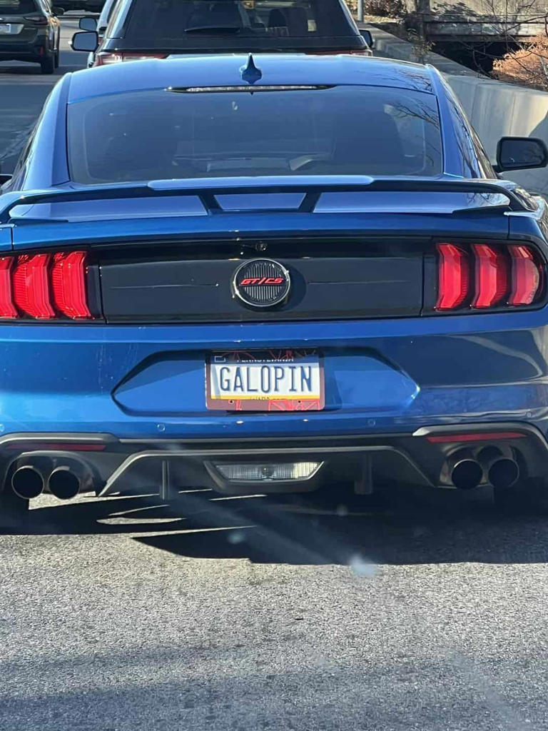 45 Hilarious Personalized License Plates People Found Out In The Wild