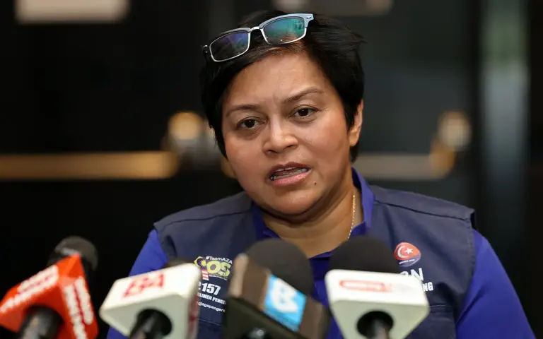 Azalina stands firm against AGC’s gag order on addendum issue Azalina stands firm against AGC’s gag order on addendum issue