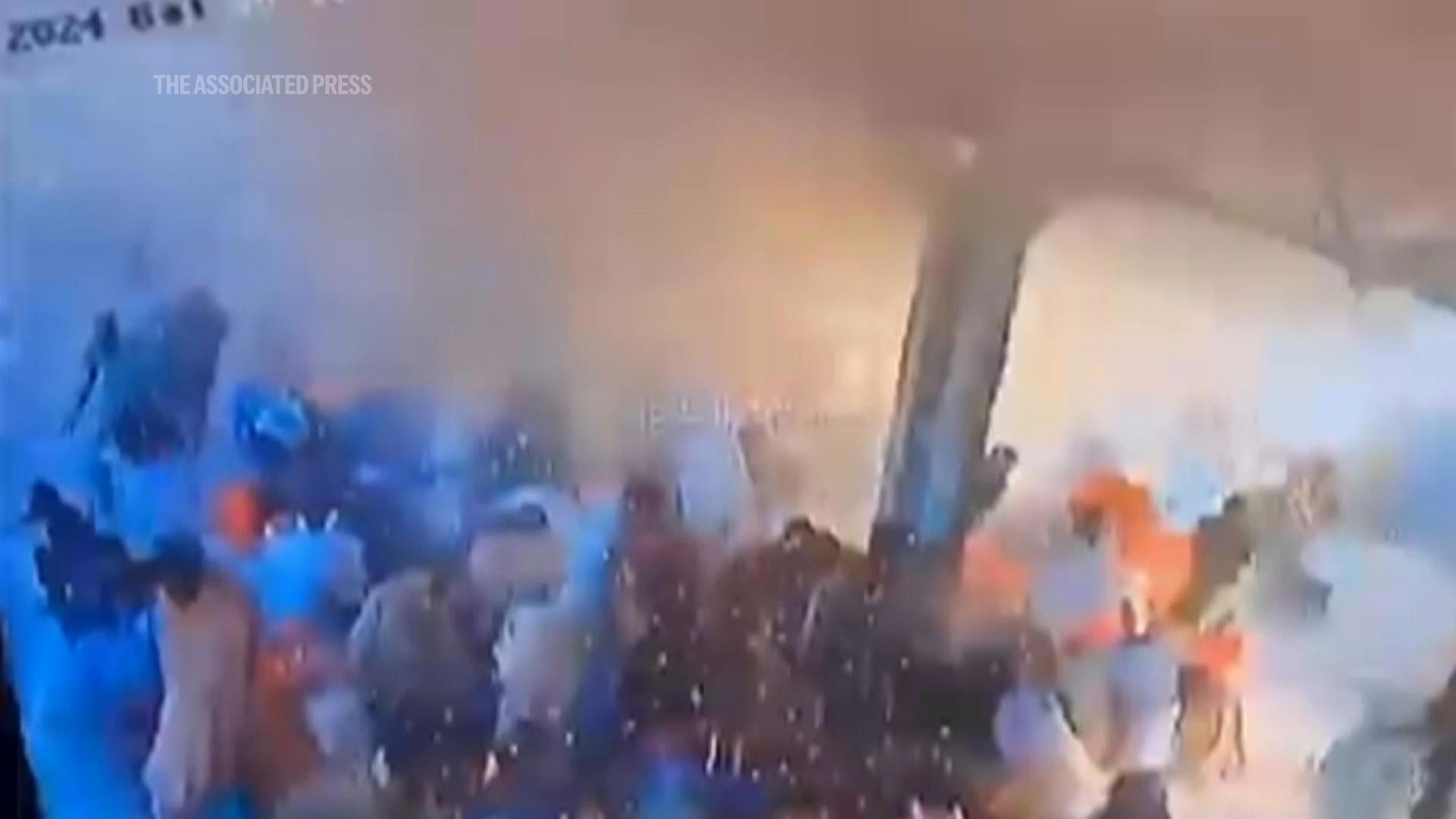 CCTV captures moment of Pakistan train station blast CCTV captures moment of Pakistan train station blast