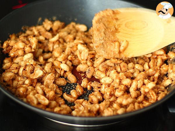 Praline peanuts: a crunchy snack