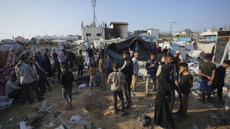 Israeli airstrikes on Gaza and Lebanon kill dozens of people Israeli airstrikes on Gaza and Lebanon kill dozens of people