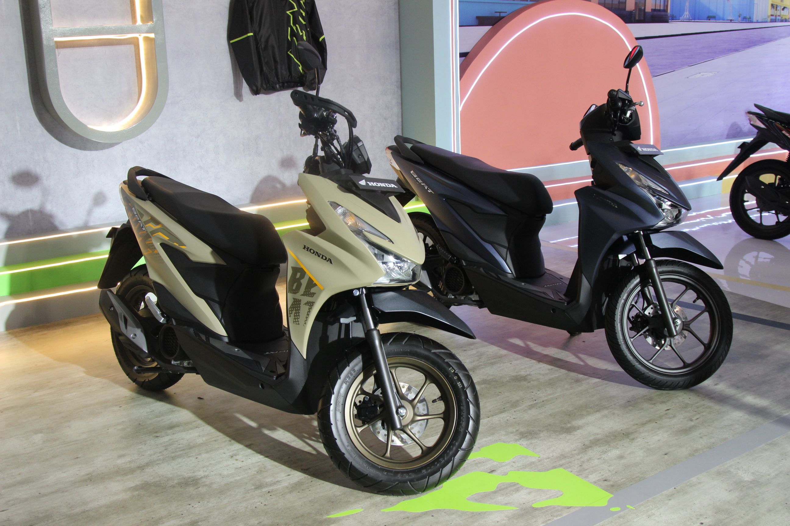 Harga Murah Setara Honda BeAT, Motor Listrik Baru Ola Roadster X+ Punya ...