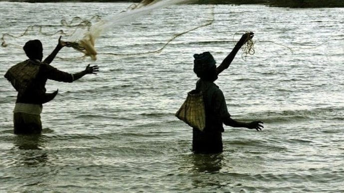 Sri Lanka Navy arrests 23 Tamil fishermen for crossing maritime border Sri Lanka Navy arrests 23 Tamil fishermen for crossing maritime border