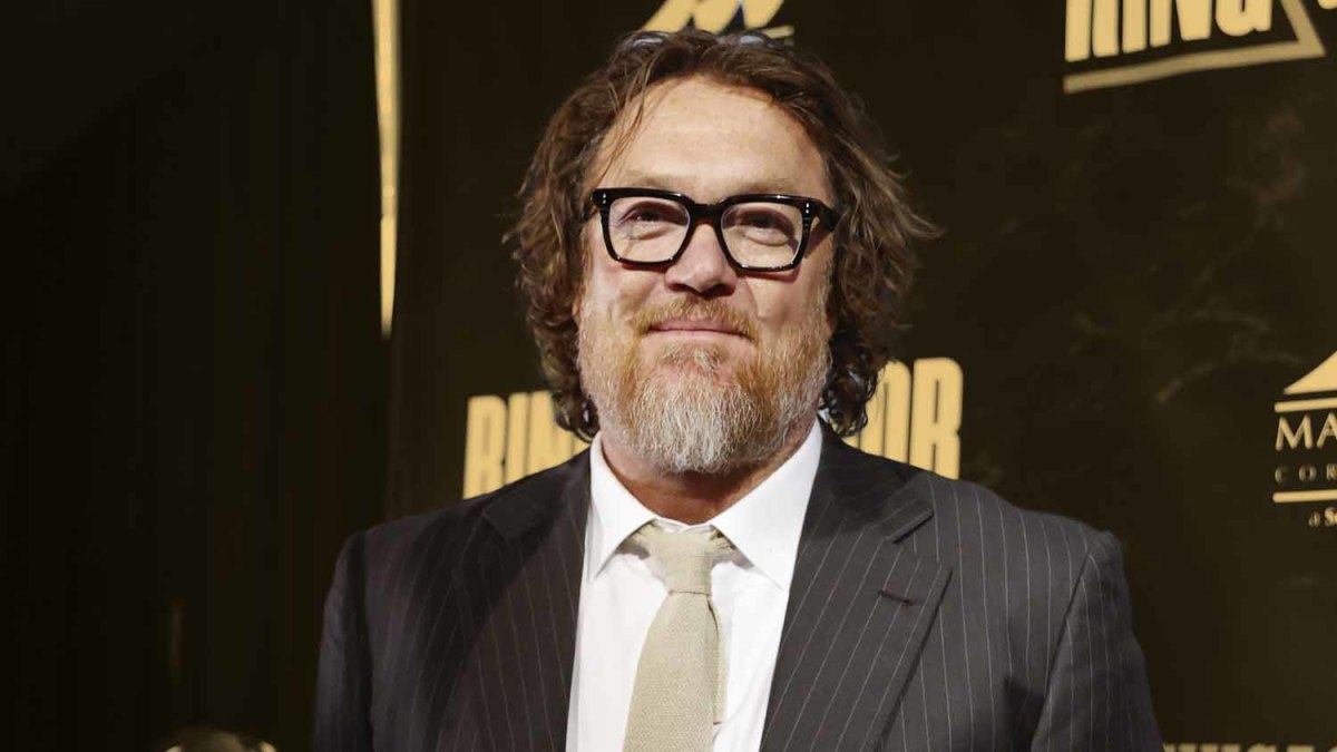 "Not so much MJ, he's harder to track" - Luc Longley on why he keeps in ...